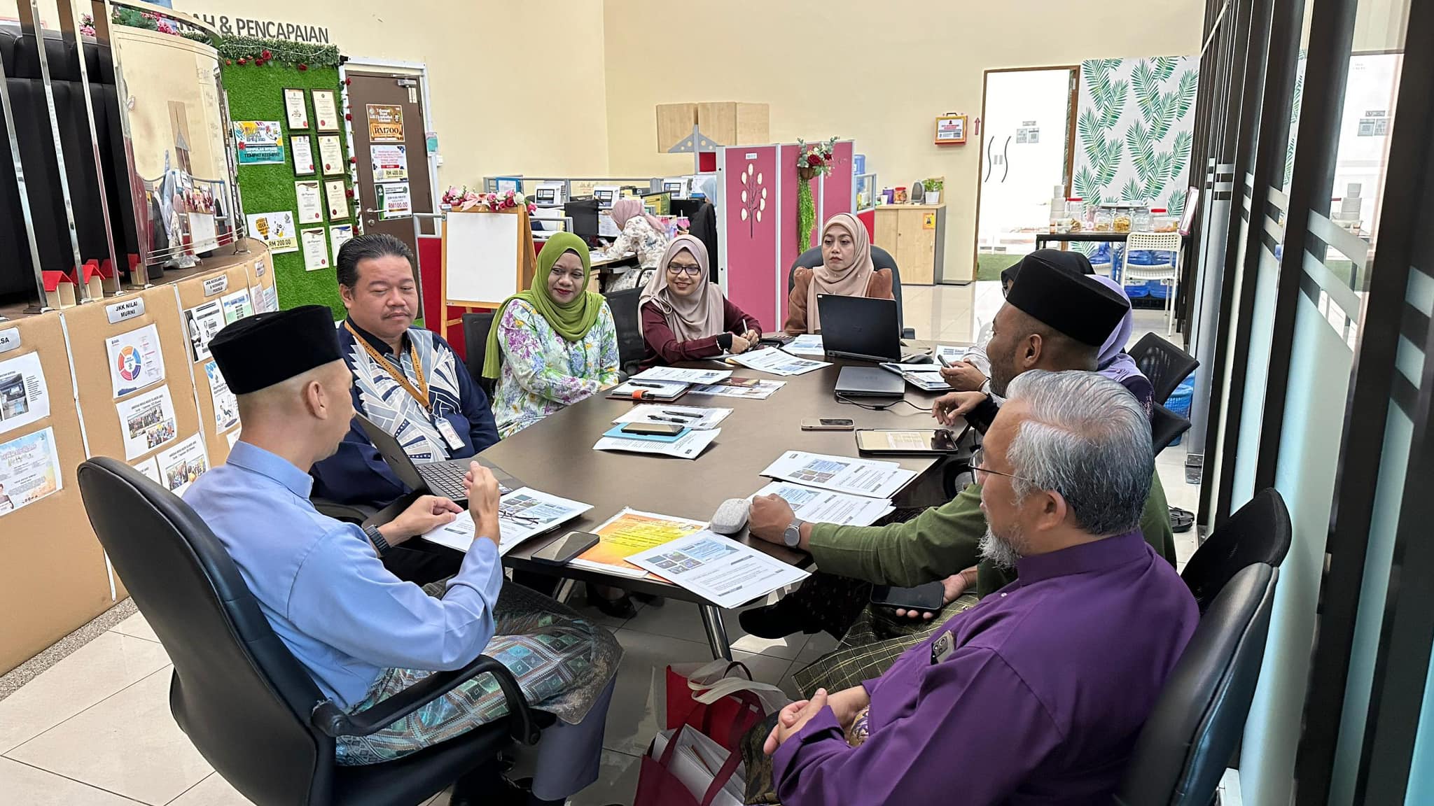 Perbincangan pelaksanaan Pembangunan Integriti Bersama Komuniti atau ...